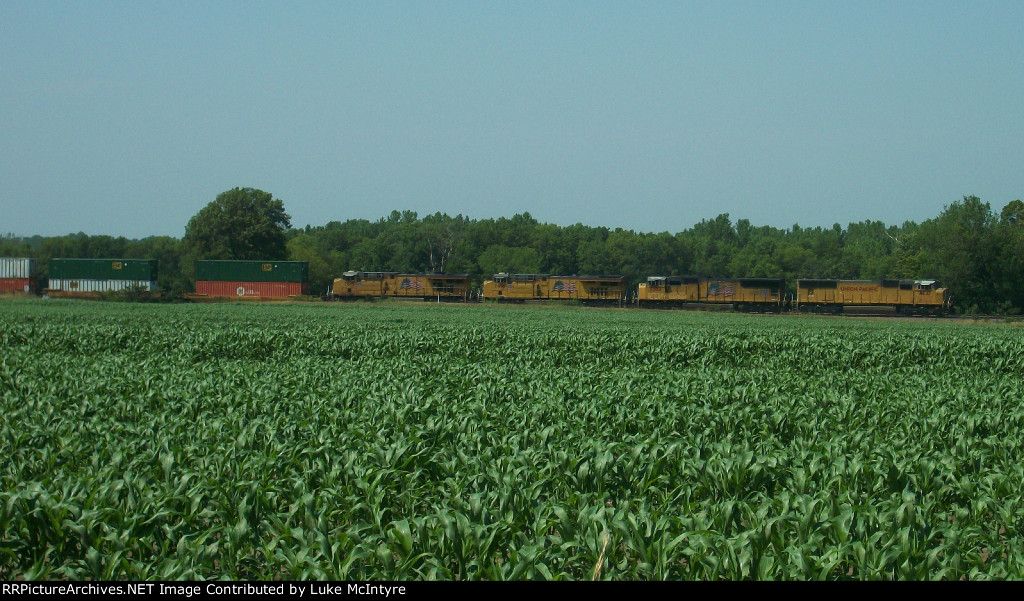 UP 4641 eastbound UP intermodal train